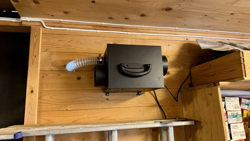 Arida Pro S13 WiFi fastmontert luftavfukter for nordiske forhold - Arida.no